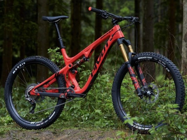 Pivot Cycles Mach 6 First Look | IMB | Free Mountain Bike Magazine Online