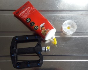 Green Oil Ecogrease 2016 | Mountain Bike Reviews » Accessories ...