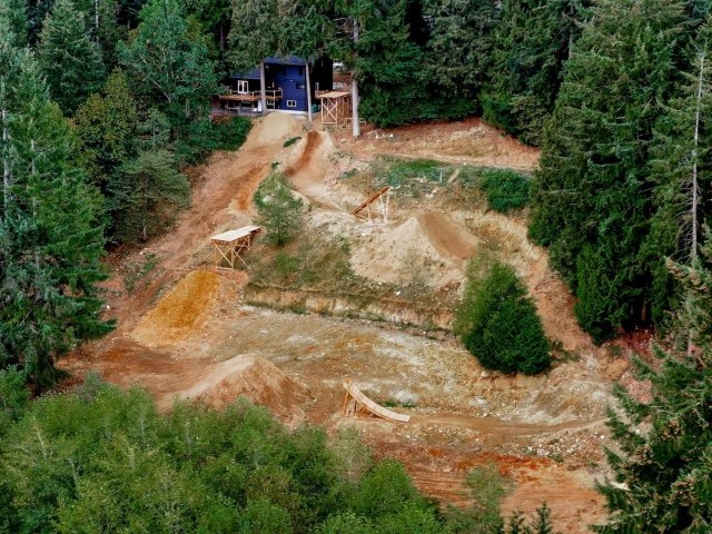 Video: Reece Wallace’s Dream Freeride House | IMB | Free Mountain Bike ...