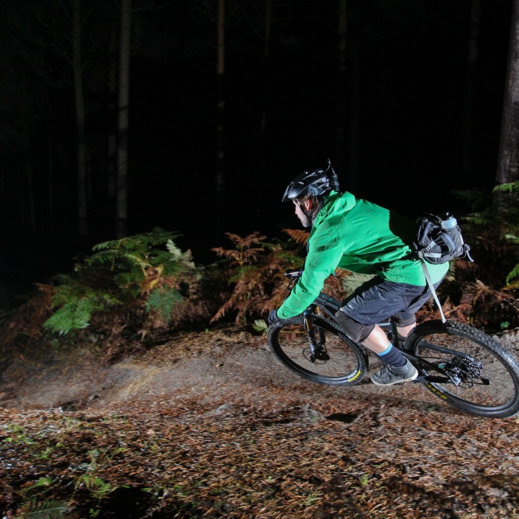 How to Night Riding | Mountain Bike Technique » Seasonal Riding | IMB ...