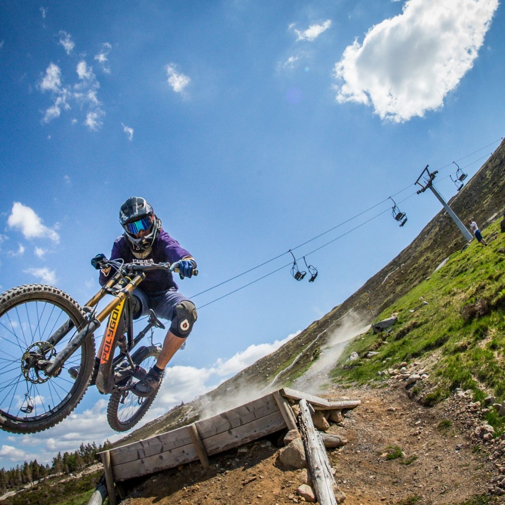 Polygon XQUARONE DH First Ride | IMB | Free Mountain Bike Magazine Online