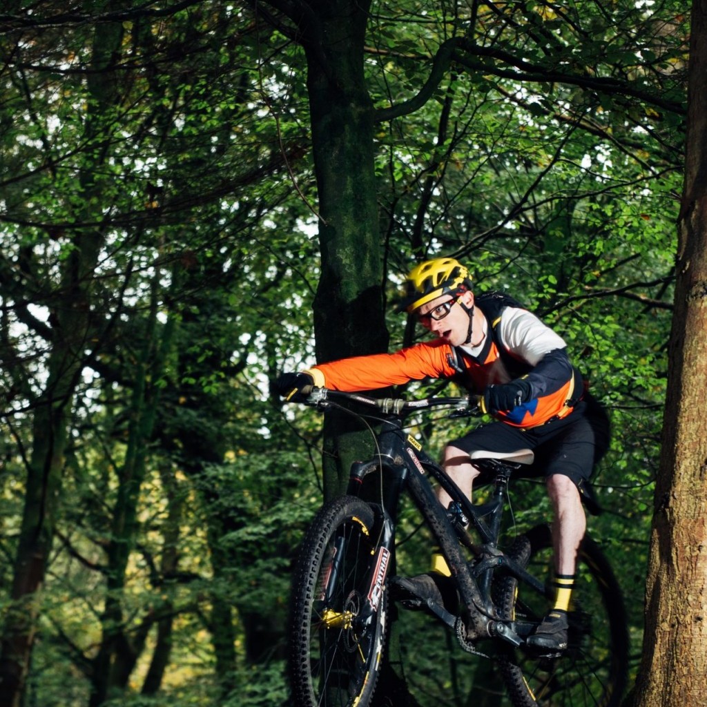 How to Drop and Roll | Mountain Bike Technique » Skills | IMB | Free ...